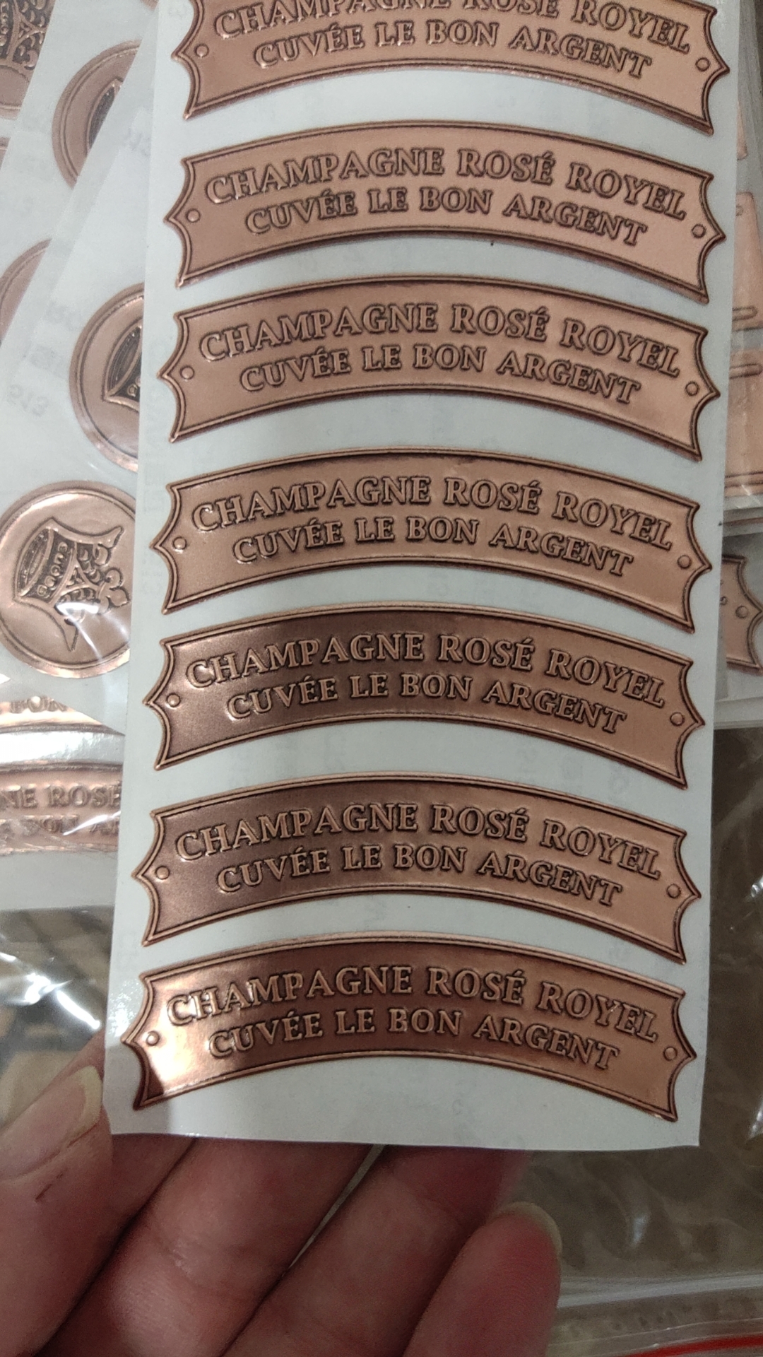 Custom Retro Tinplate Wine Label with Embossed Crown Maker - Metal Wine ...